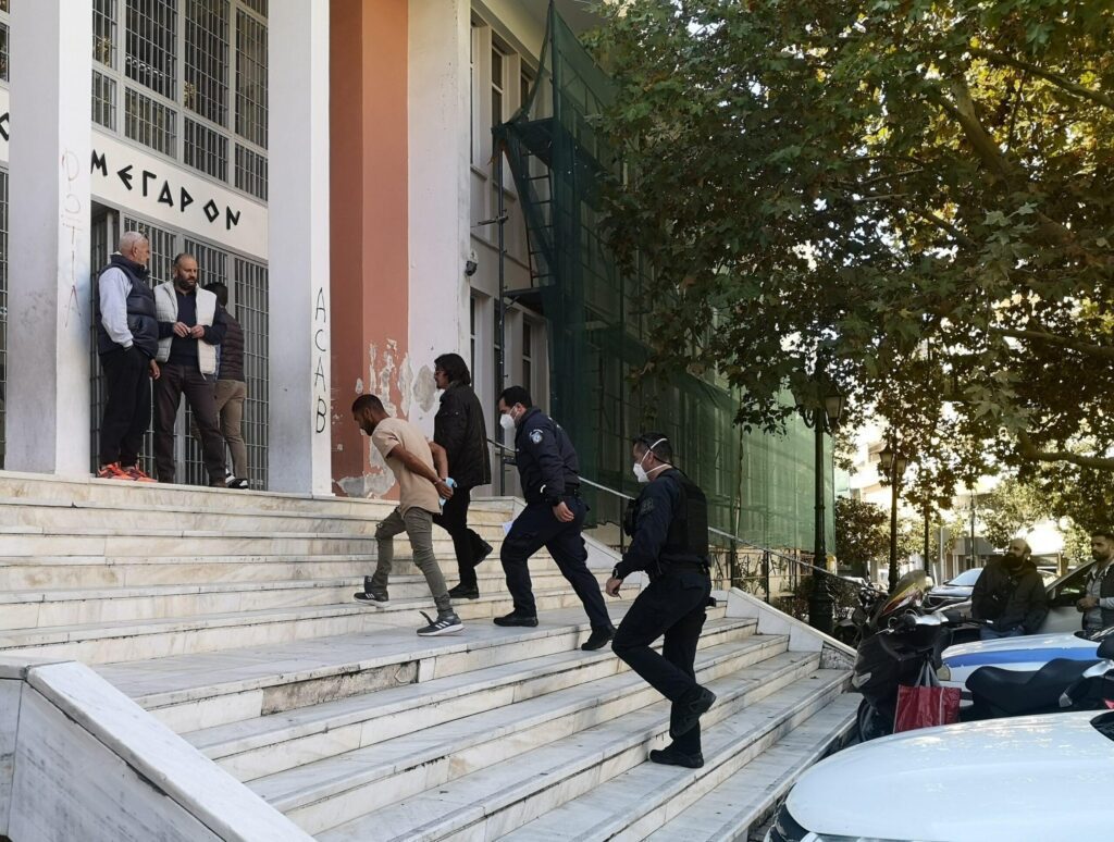 Πύργος: Δύο χρόνια φυλακή στο ΡΟΜΑ που χτύπησε αστυνομικό στα ...